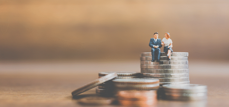 miniature-couple-sitting-coins-average-cost-of-a-divorce-in-the-uk ...